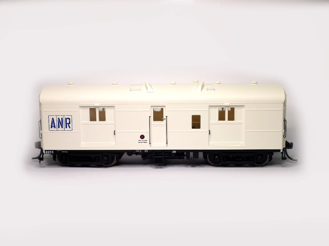 SDS MODELS 8300 009 SAR Brake Van - 8311 1980'S White — Branchline ...