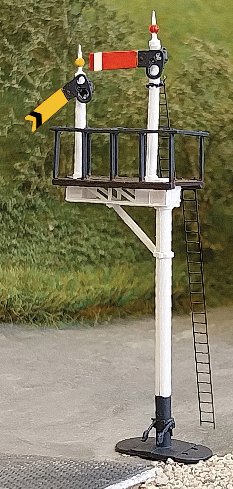 PECO LK-12142 TT GWR Bracket Signal — Branchline Hobby Shop