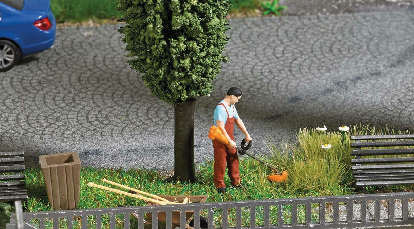 Busch 7853 Lawn Trimmer/ Whipper Snipper with Gardener, Trees, and Par ...